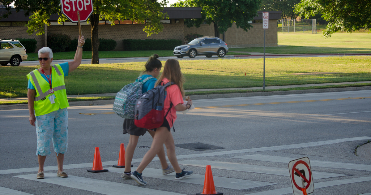 School Crossing Guard Dresses Up For Students - KCBI