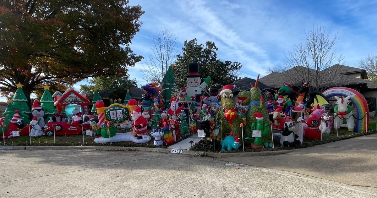 It's a Christmas inflatable battle in Plano! - KCBI